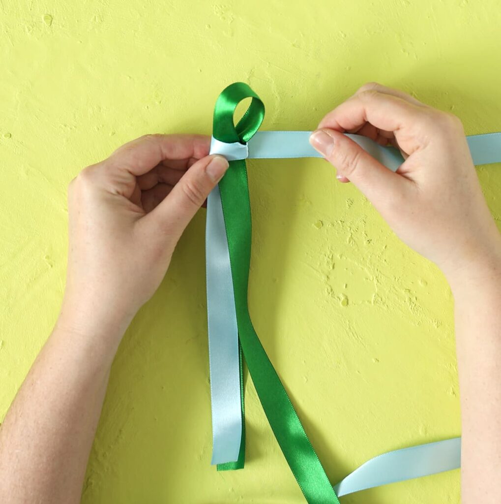 How to Make A Ribbon Lei